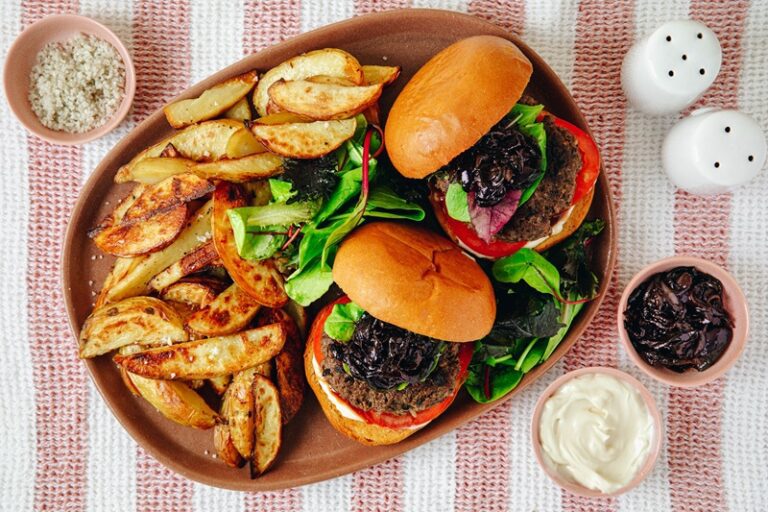 Irish Beef Burger with Ballymaloe Relish & Potato Wedges - DropChef