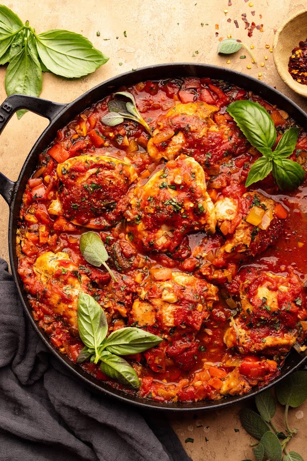 Mediterranean Chicken in Tomato Sauce with Garlic Roast Potatoes - DropChef